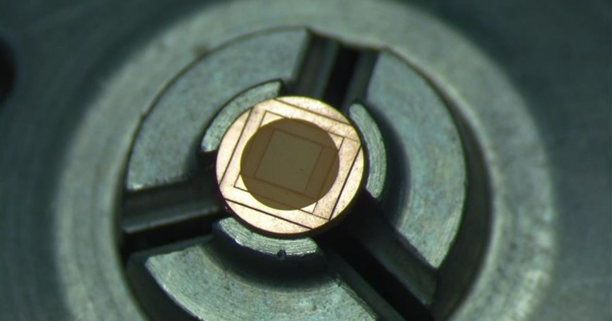 A step-by-step guide to advanced cryo-EM preparation techniques